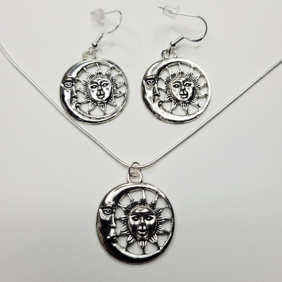 Chill Charms Of Texas | Jewelry | Silver Moon Sun Boho Vintage Style ...